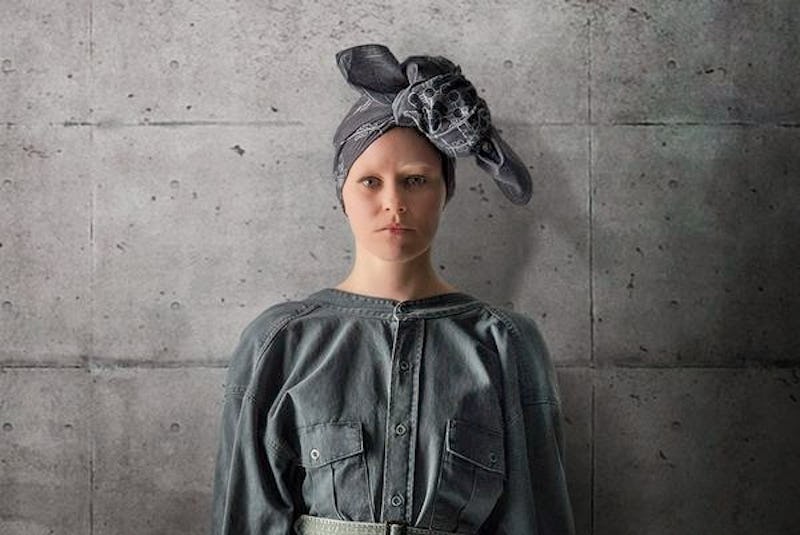 How to Dress as 'Mockingjay Part 1's Effie Trinket For Halloween With ...