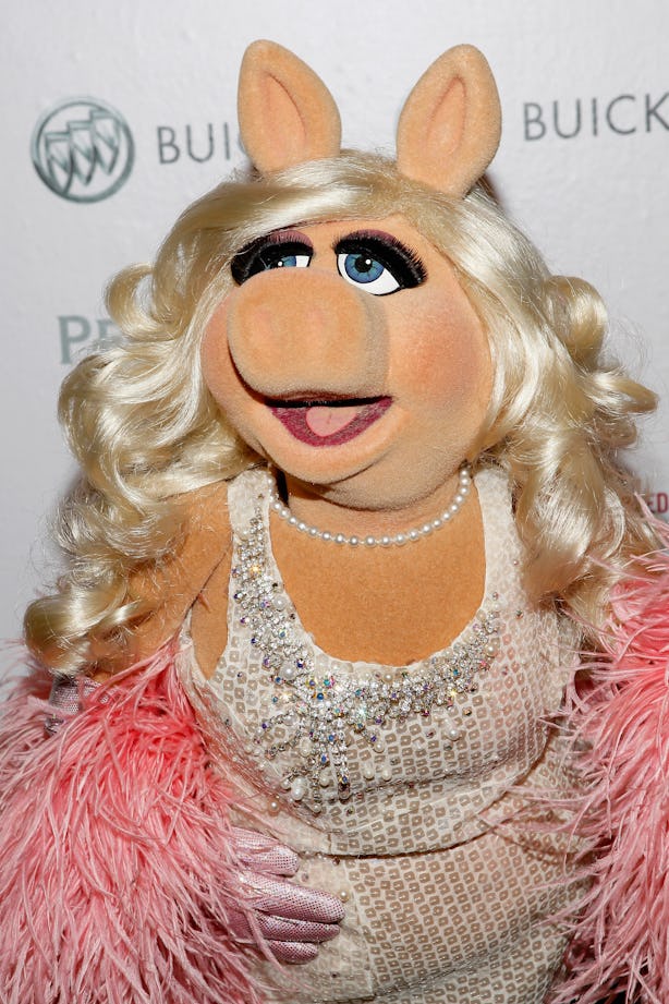 Miss Piggy Is A Feminist Icon & A Style Icon, Illustrated By Her 9 Best ...