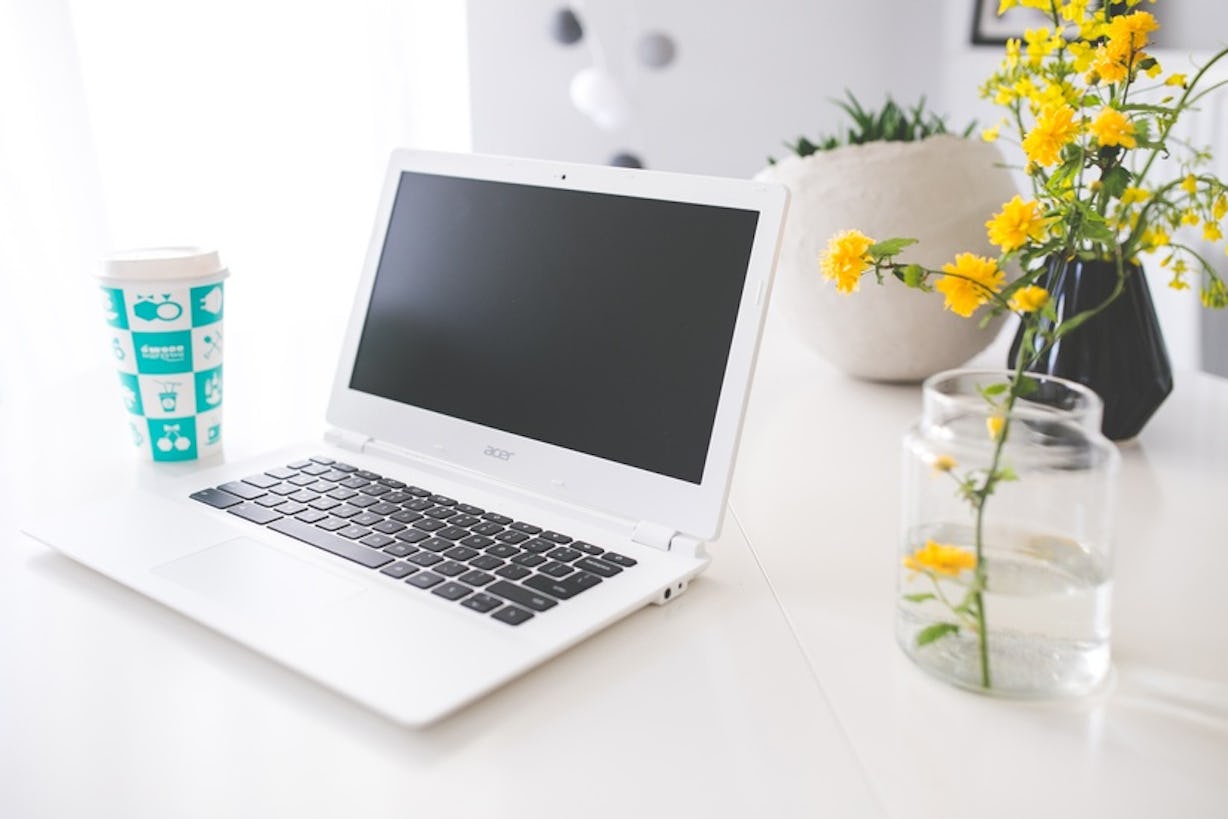 7 Ways To Keep Your Desk Uncluttered And Stay Focused