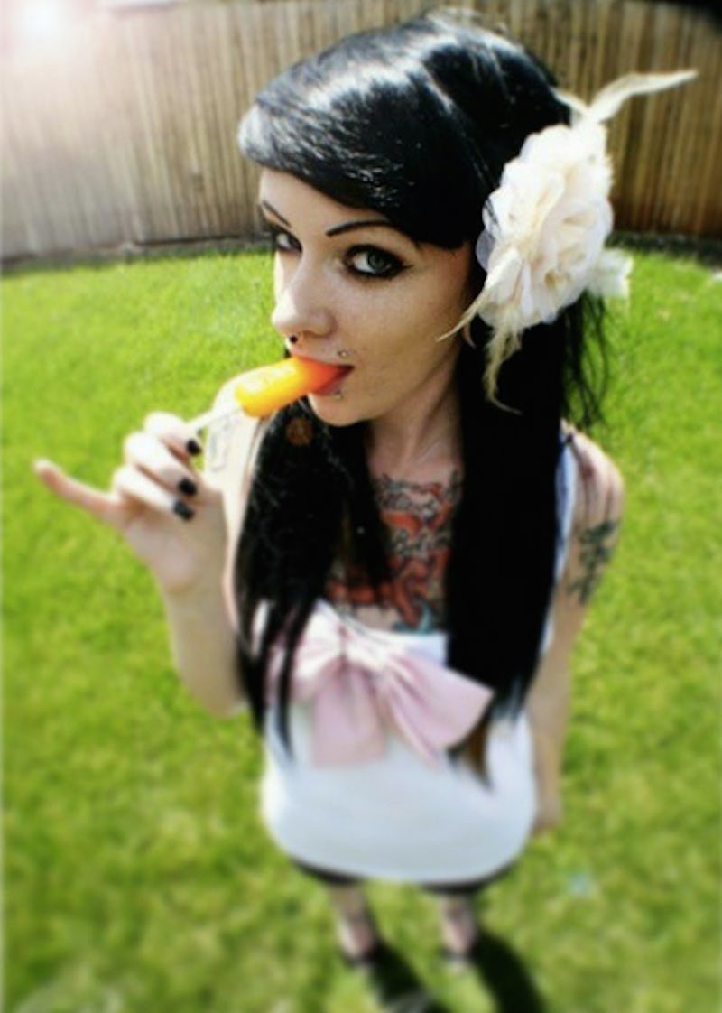 5 MySpace Fashion Throwbacks — From Guyliner To Super Skinny Jeans, And ...