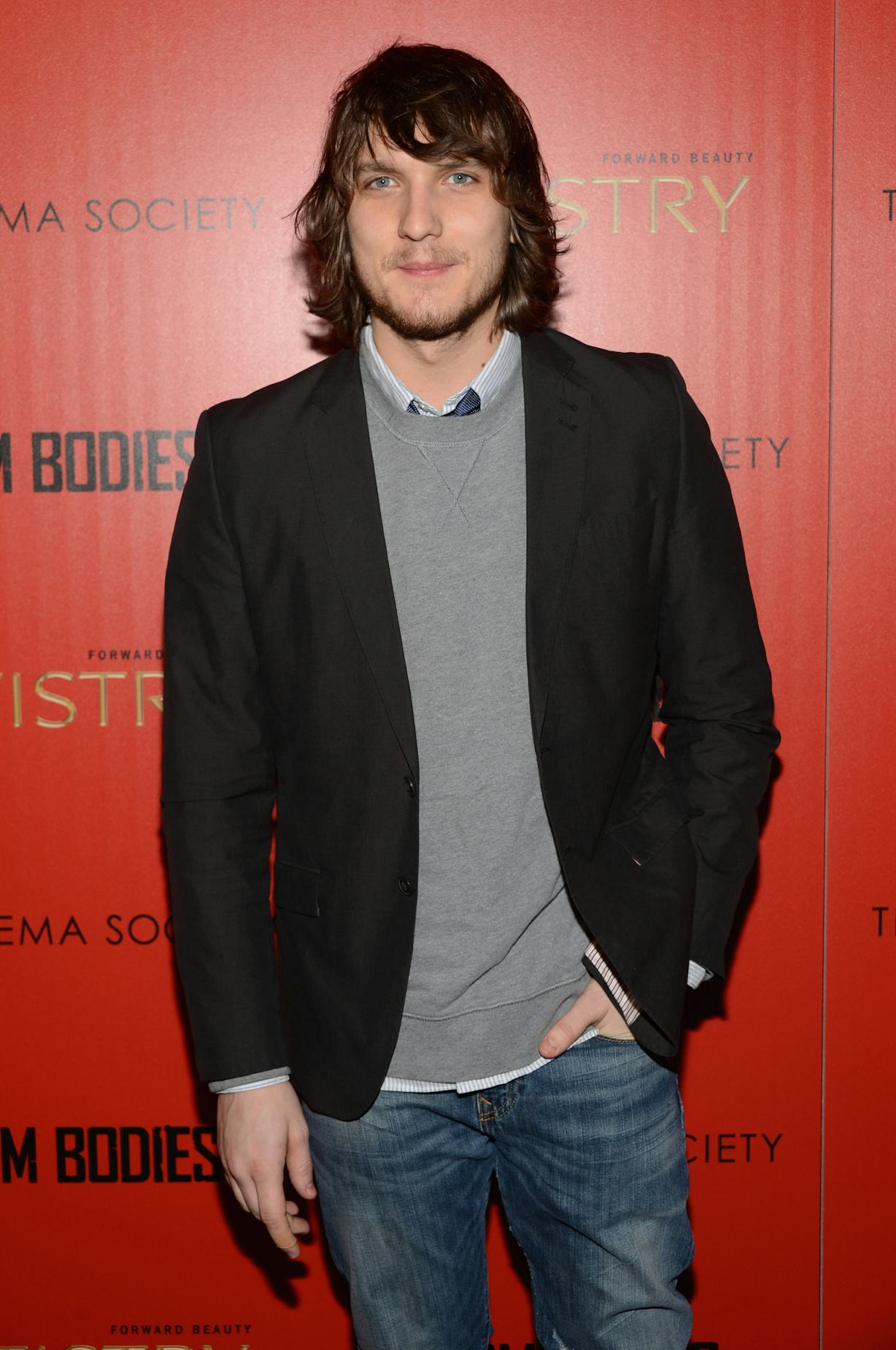 Scott Michael Foster Is 'OUAT's Kristoff From 'Frozen' & Yeah, You'll ...