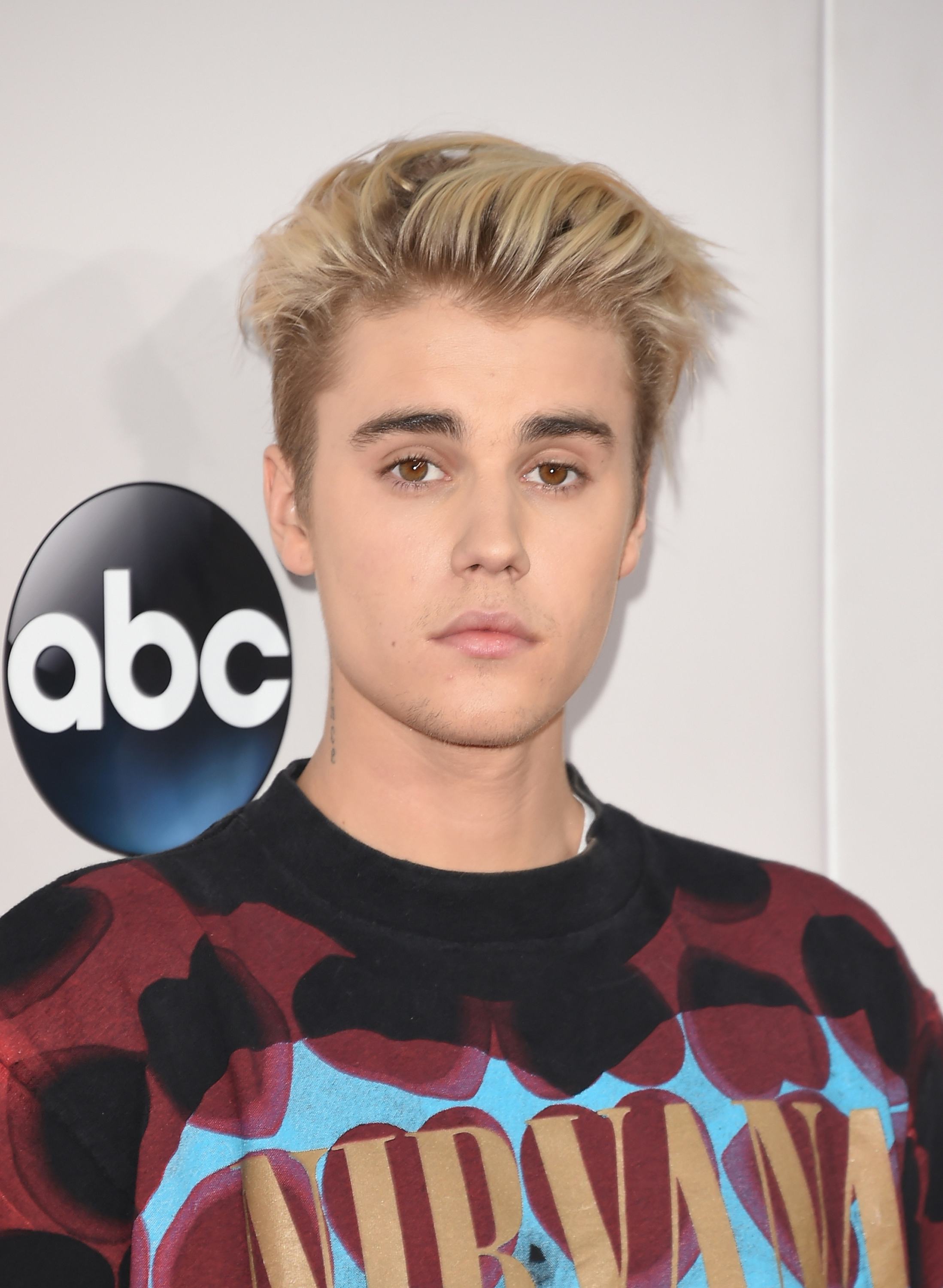 Justin Bieber Got Cornrows To Match Hailey Baldwin's Braids & You Need ...