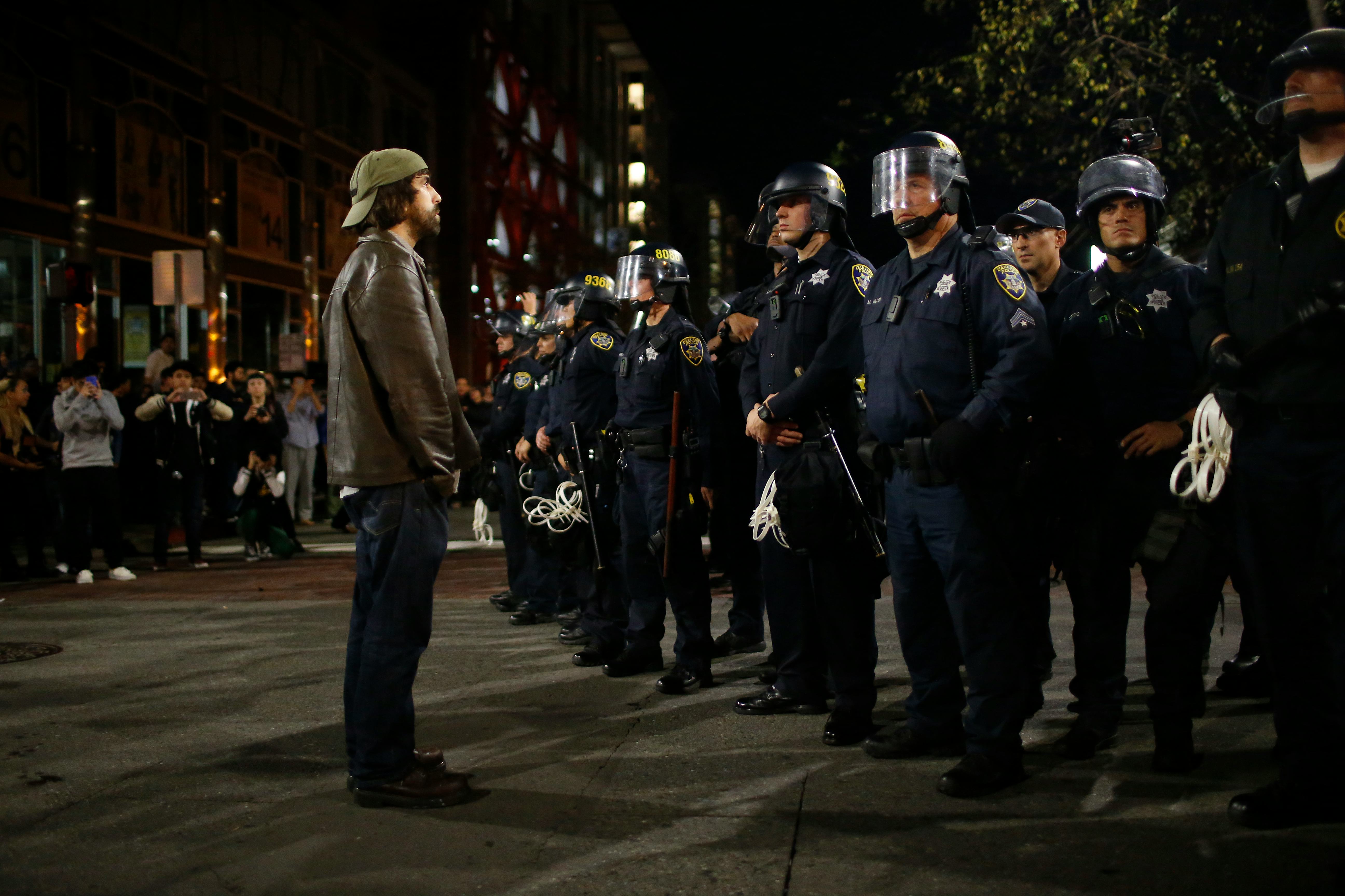 11 Dramatic Photos Of Berkeley Protests Becoming Violent This Weekend