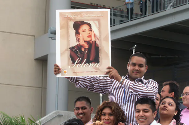 6 Of Selena Quintanilla's Best Performances, Because Her Voice Is ...