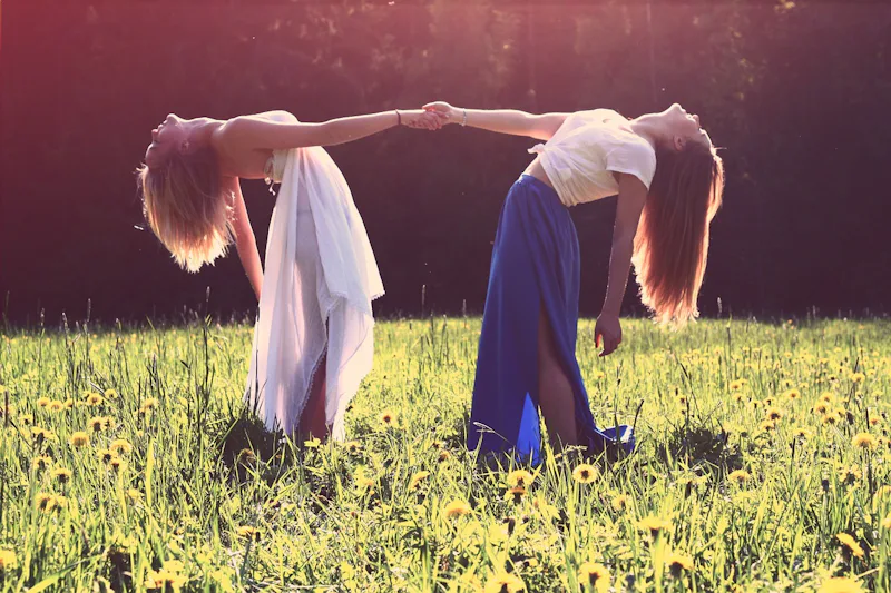7 Signs You Can't Trust A Friend & What To Do About It