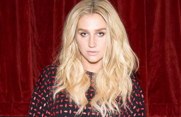 Photos Of Kesha Crying In Court Prompt Fans To Respond With Outrage ...