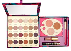 16 Holiday 2016 Makeup Sets That Everyone On Your List Will Love — PHOTOS