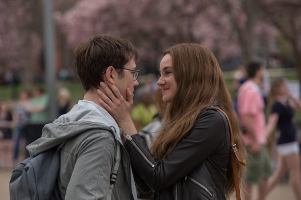 Are Edward Snowden & Lindsay Mills Still Dating? 'Snowden' Will Give A ...