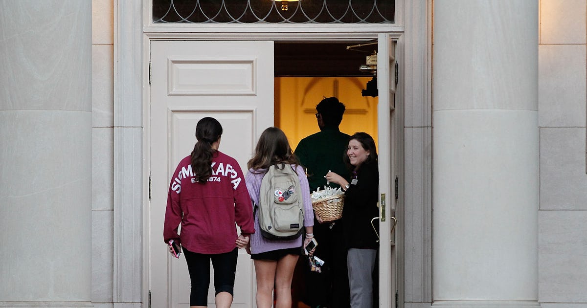 Deranged Sorority Sister Gives The Worst Advice Ever On Sex Blow Jobs And Blacking Out
