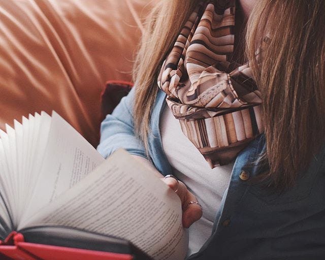 15 Weird Things You Do While Reading That Are Actually Totally Normal