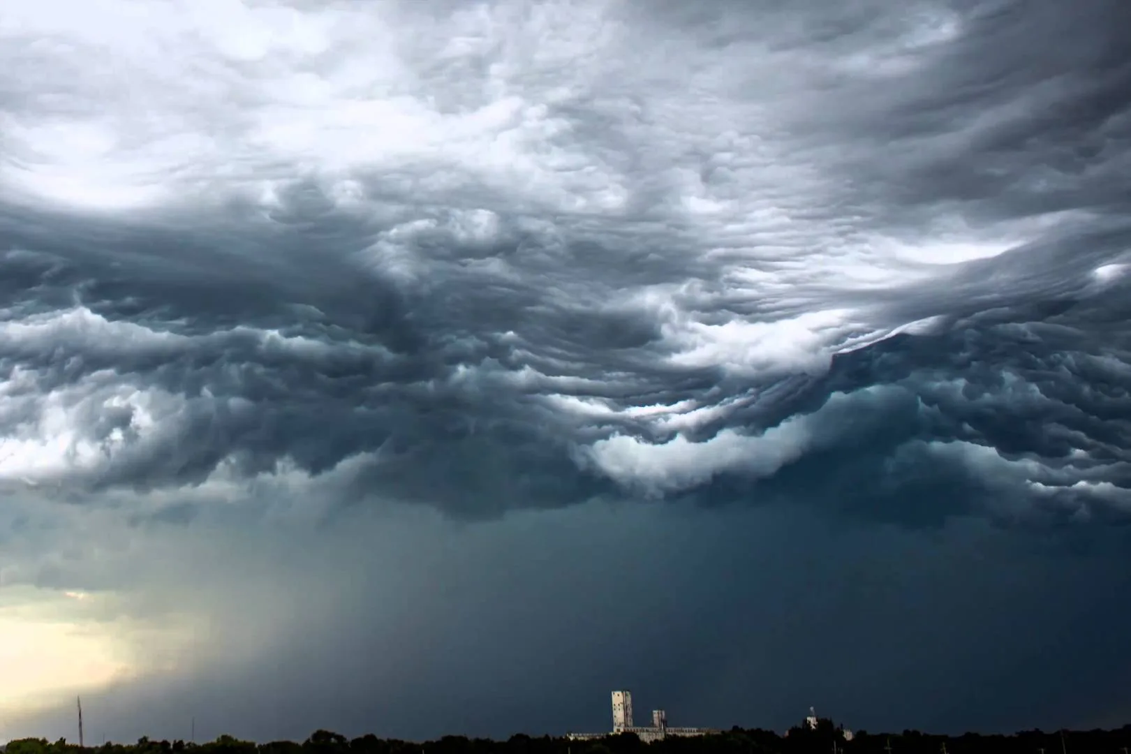 8 Creepy Natural Phenomena That Have Totally Rational Explanations