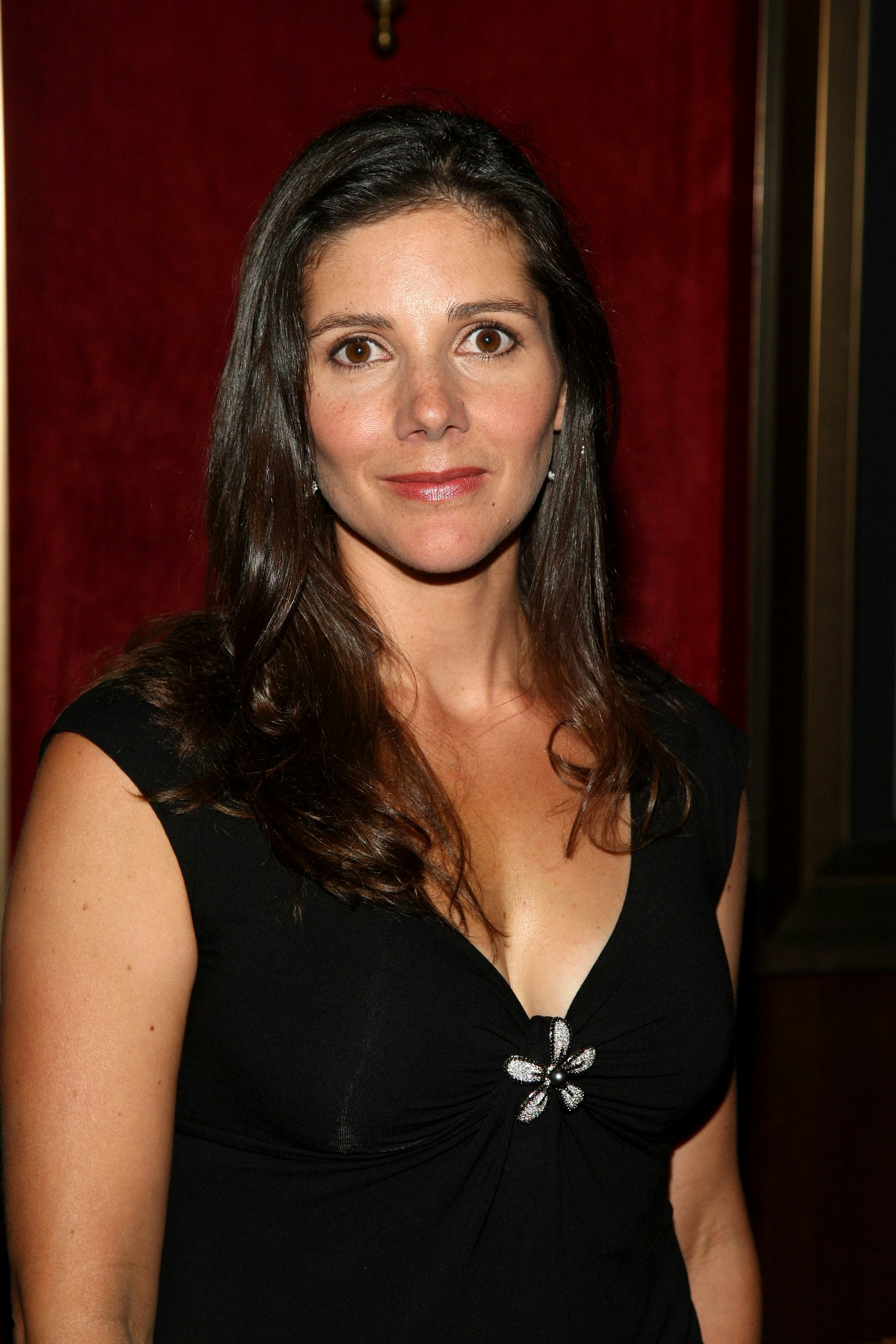 Ann Brashares Talks the Stigma of YA Lit, Time Travel, and Her Latest ...