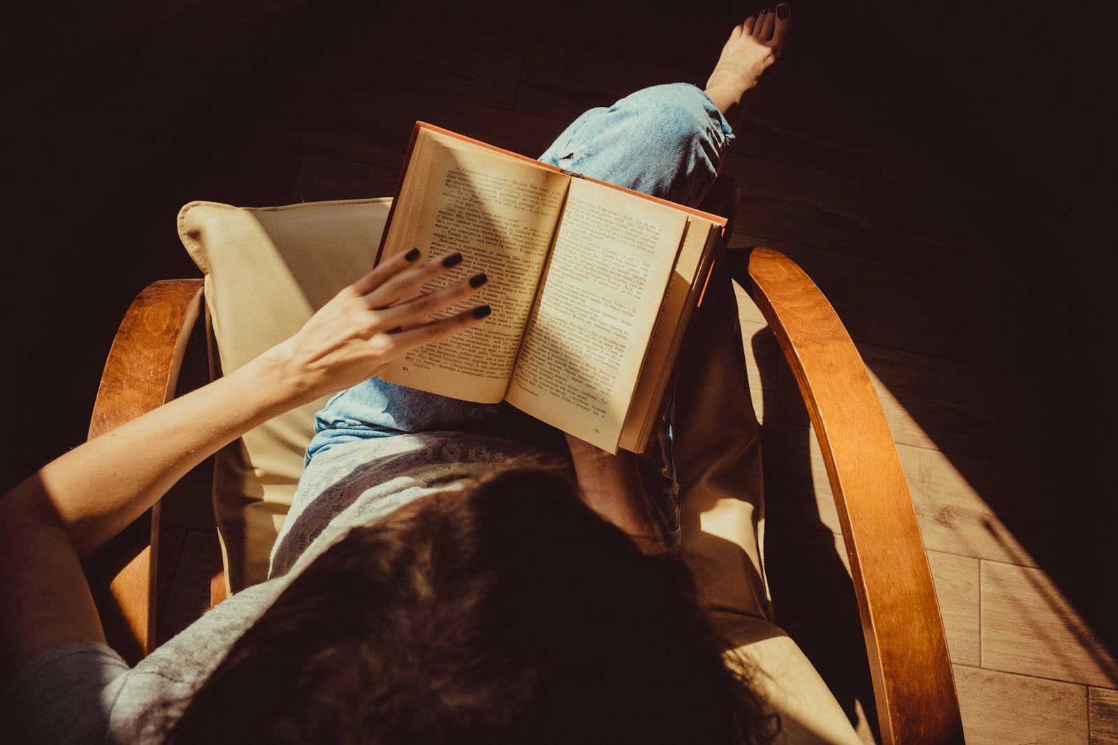 9 Compelling Memoirs That Will Draw You In