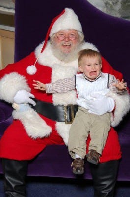 25 of The Saddest Santa Pictures Ever