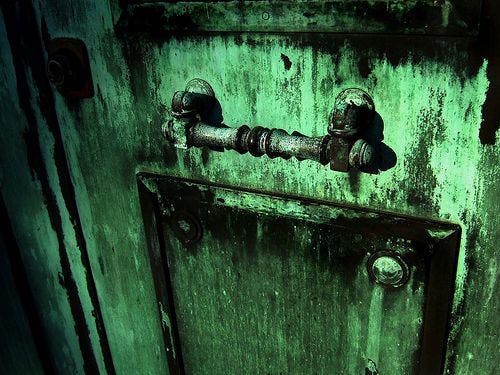 6 Sincerely Spooky Stories in 100 Words or Less