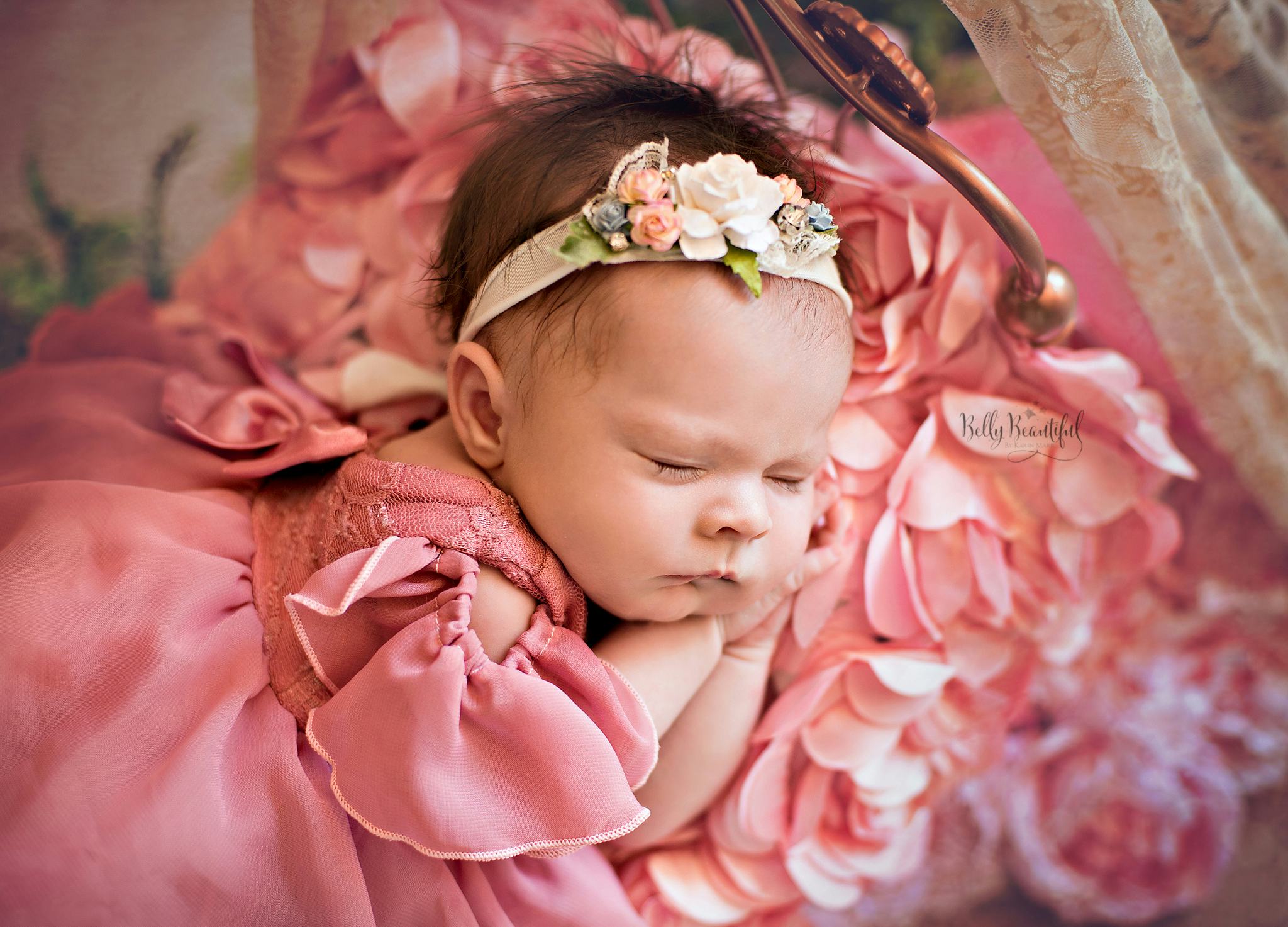 Photographer Captures Baby Girls Dressed As Disney Princesses