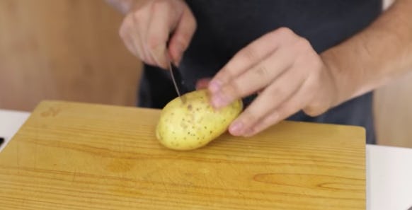 This Potato Peeling Hack Will Save You So Much Time On Thanksgiving