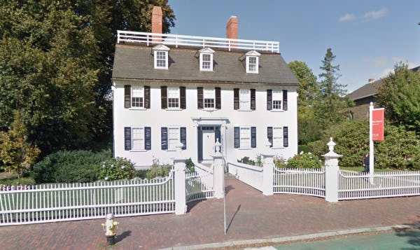 This ‘Hocus Pocus’ Walking Tour Will Give You The Most 90s Halloween Ever