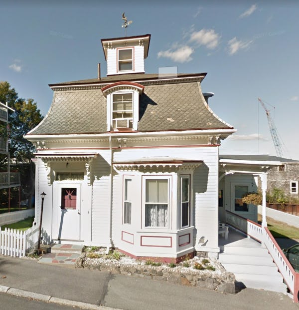 This ‘Hocus Pocus’ Walking Tour Will Give You The Most 90s Halloween Ever