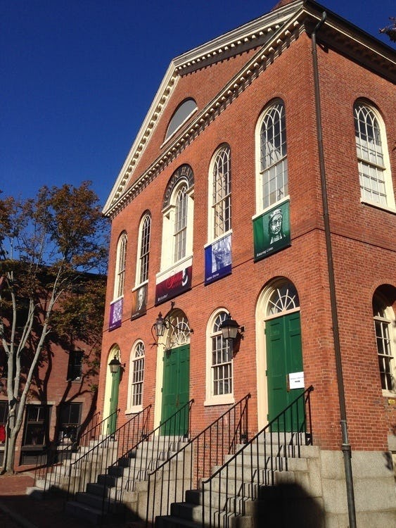 This ‘Hocus Pocus’ Walking Tour Will Give You The Most 90s Halloween Ever