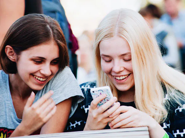 This Is The Age Most People Meet Their Besties