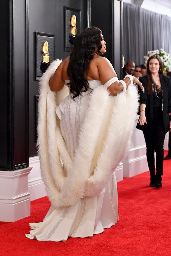 Lizzo Looks Like A Glamorous Angel On The Grammys Red Carpet