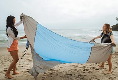 The Best Beach Blankets For Sand-Free Picnics By The Shore