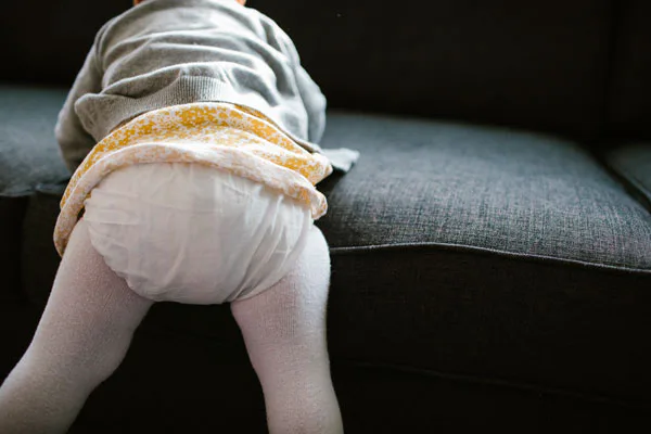 Physical Therapist (And Mom) Coaches Baby How To Safely ‘Fall’ Off ...