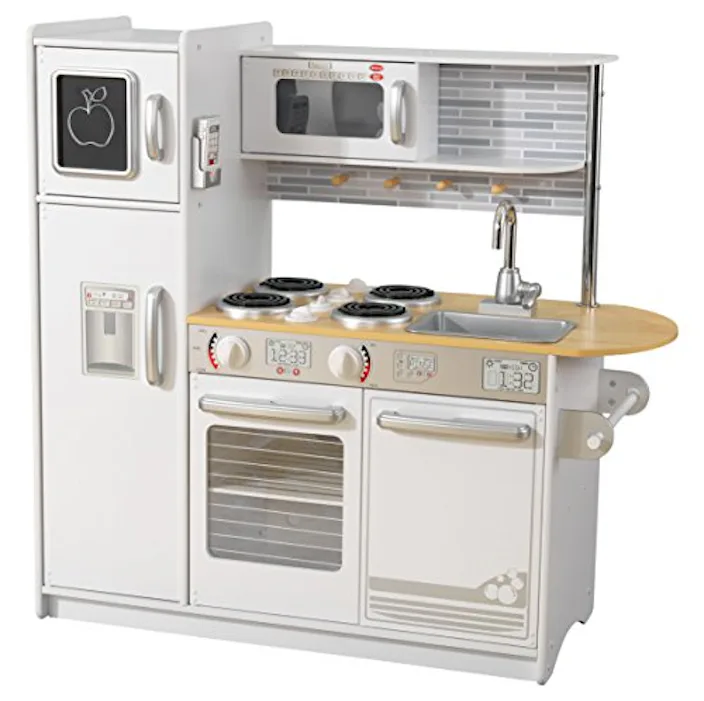 The Best Play Kitchens That’ll Occupy Your Kid Long Enough For You To ...