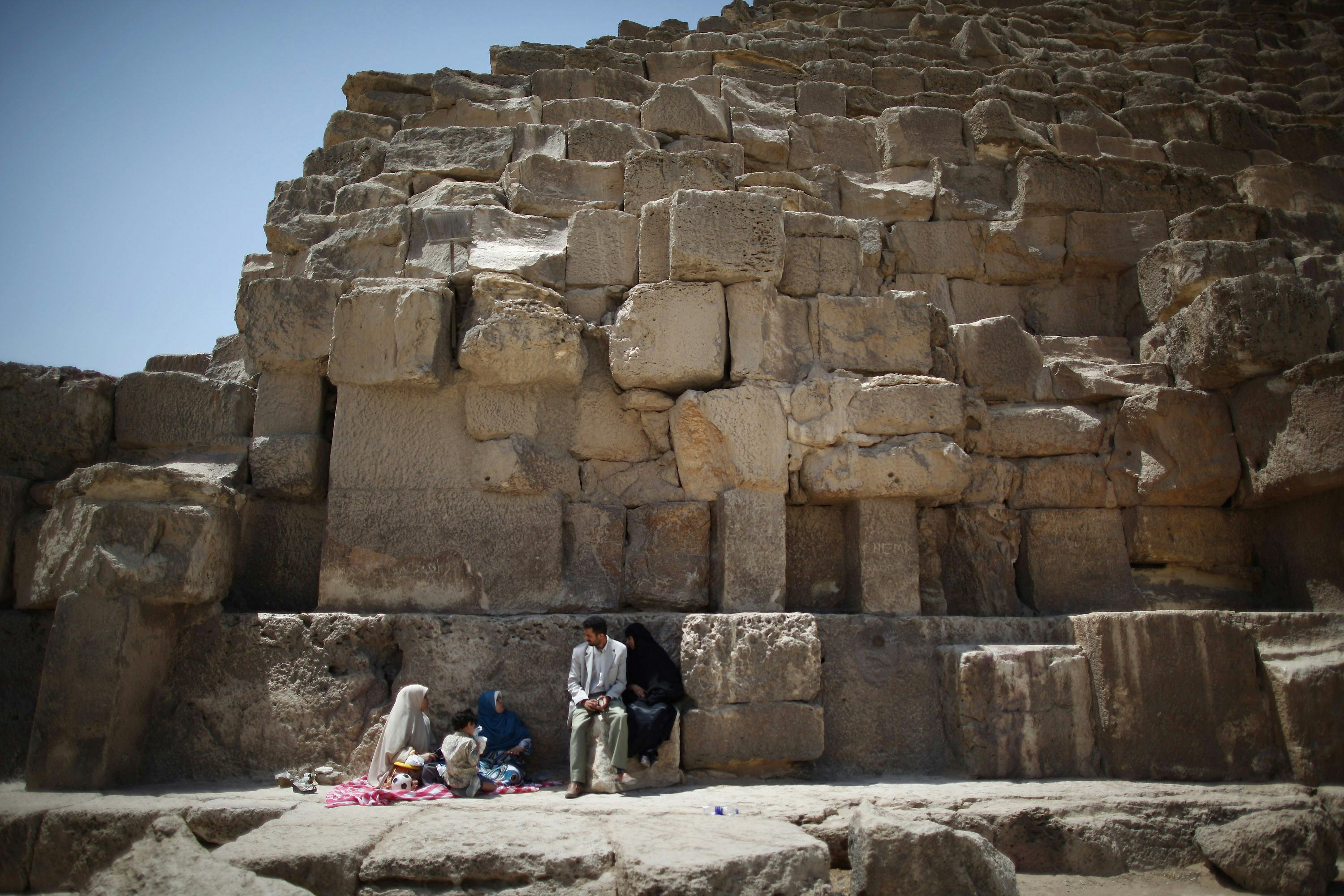Scientists Discovered A Hidden Hole Inside One Of The Great Pyramids ...