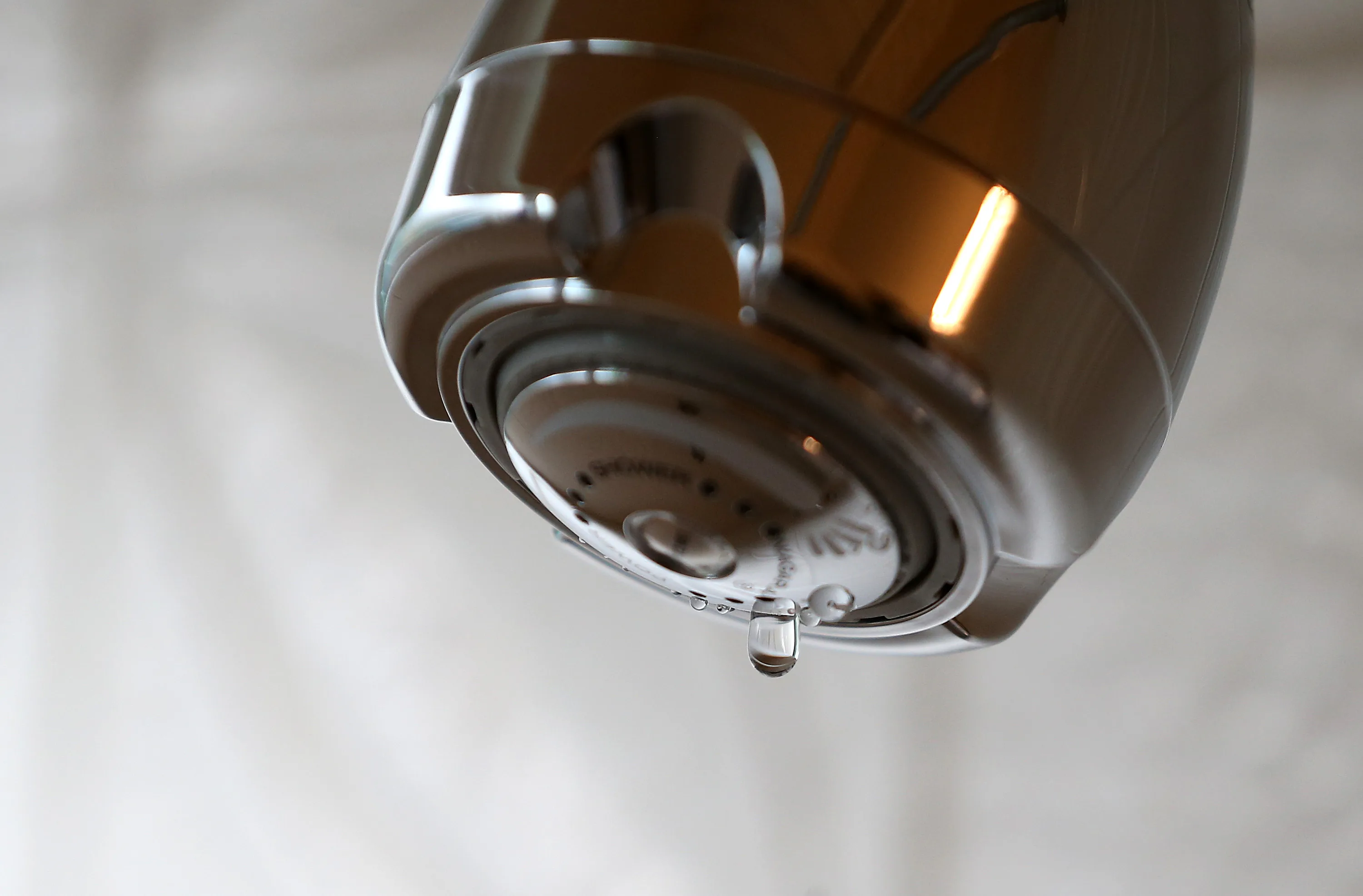 How To Keep Your Skin Hydrated In The Winter In 8 Easy Steps
