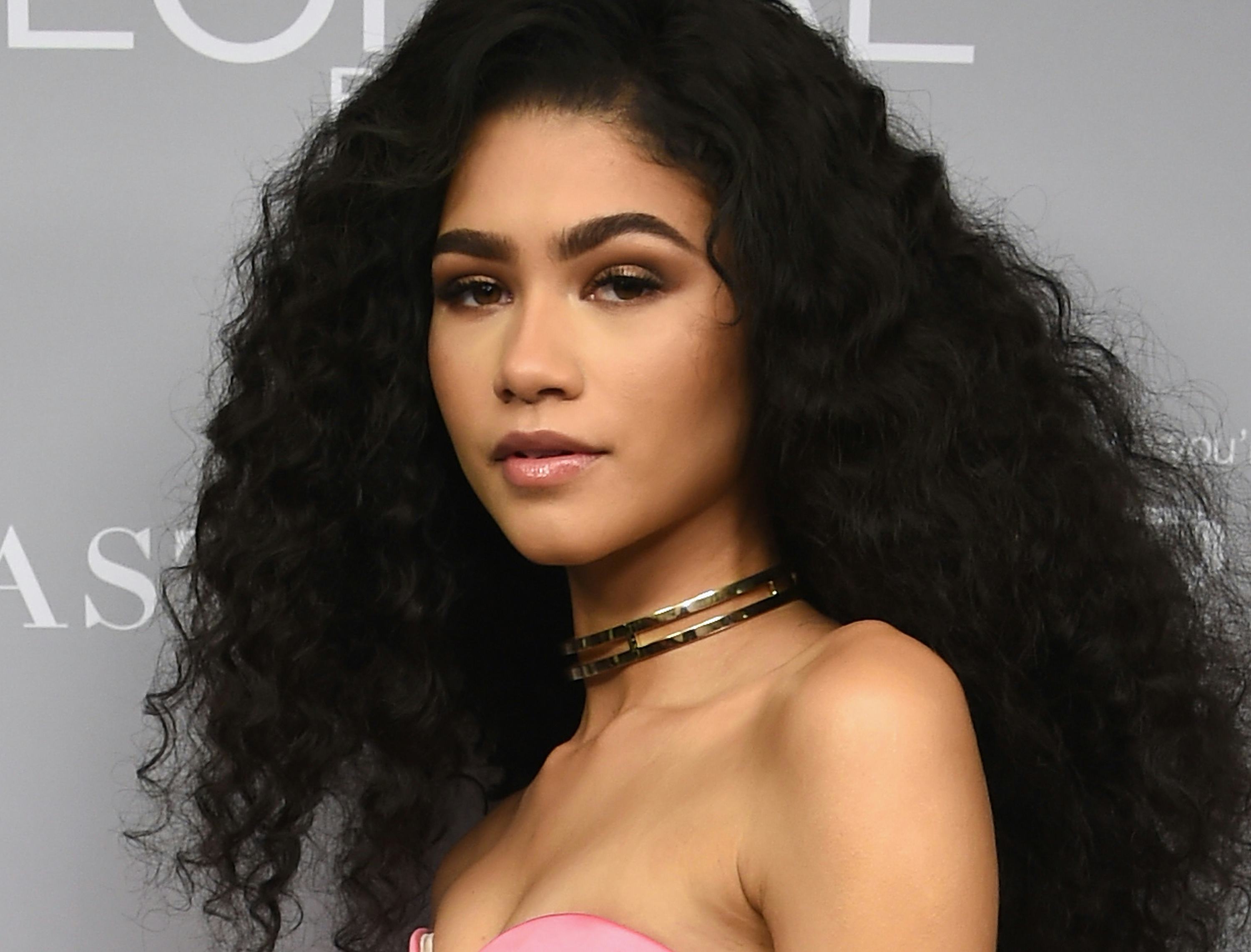 Is Zendaya's Platinum Pixie Real? It Doesn't Matter Because It's Fabulous