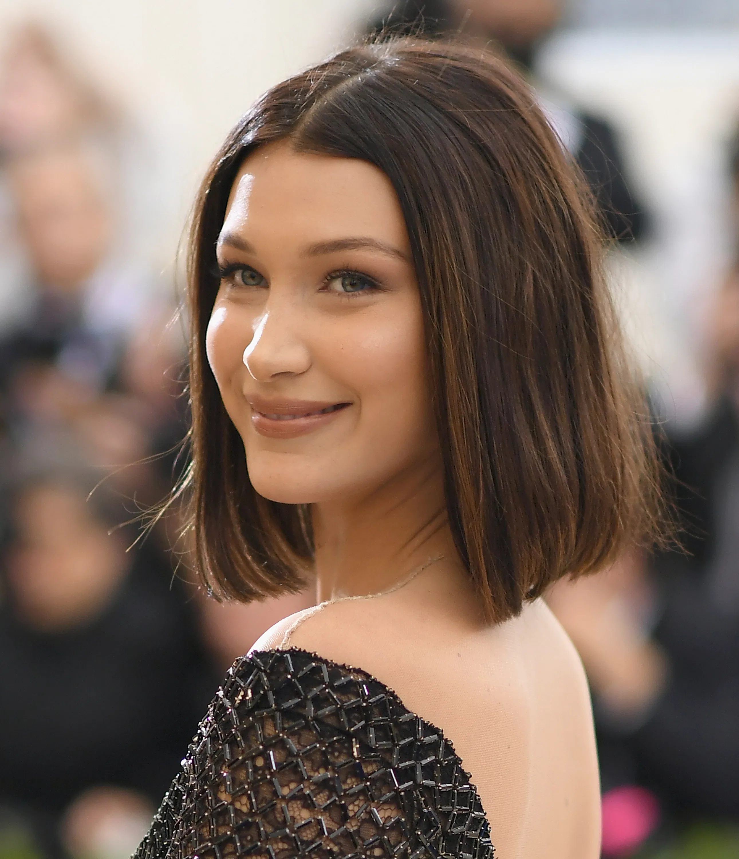 Bella Hadid Has An Extra Short Bob Now That'll Make You Want To Cut All ...