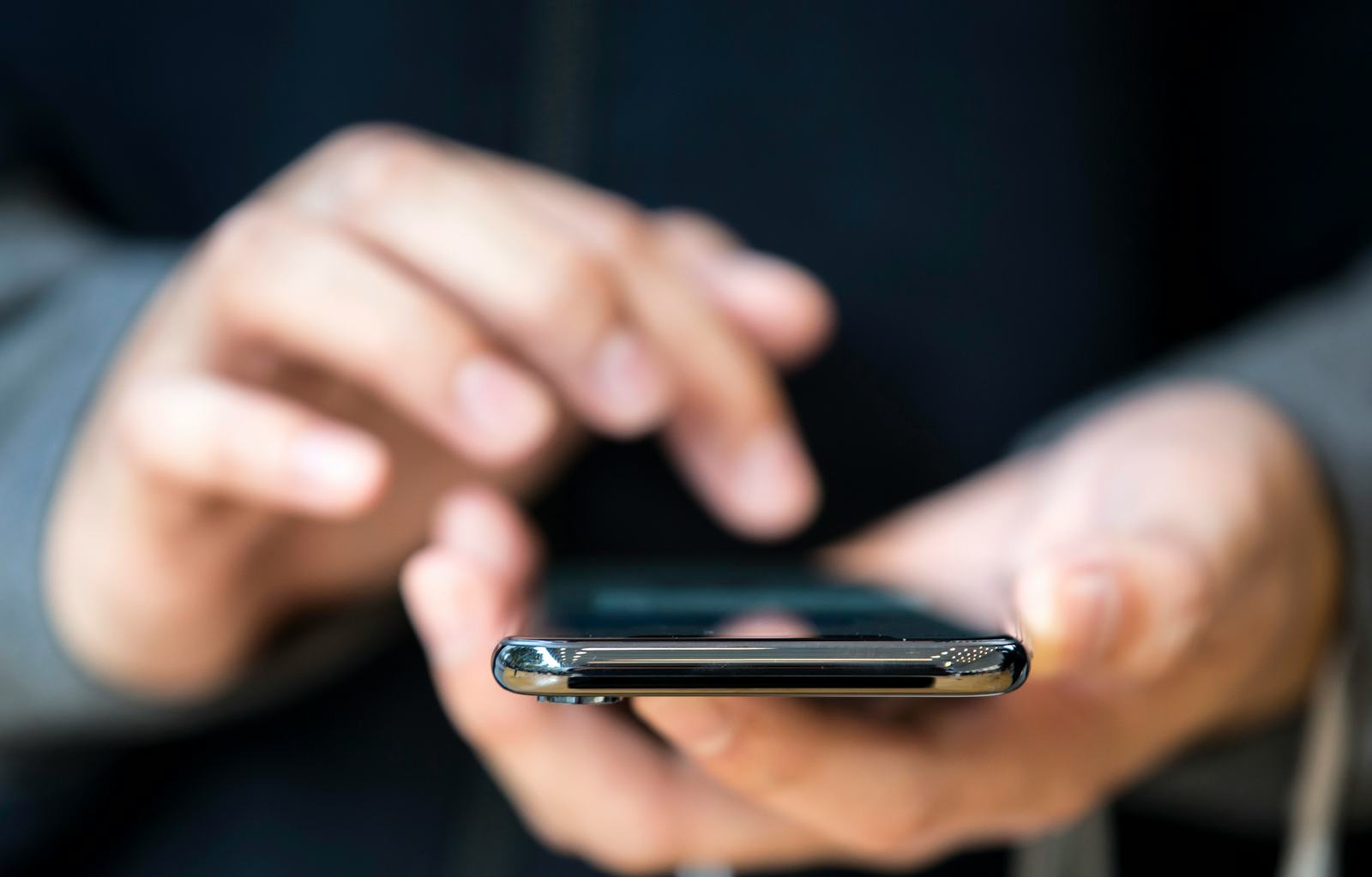 What Is The “Text Bomb” That Shuts Down iPhones? Here's What To Watch For