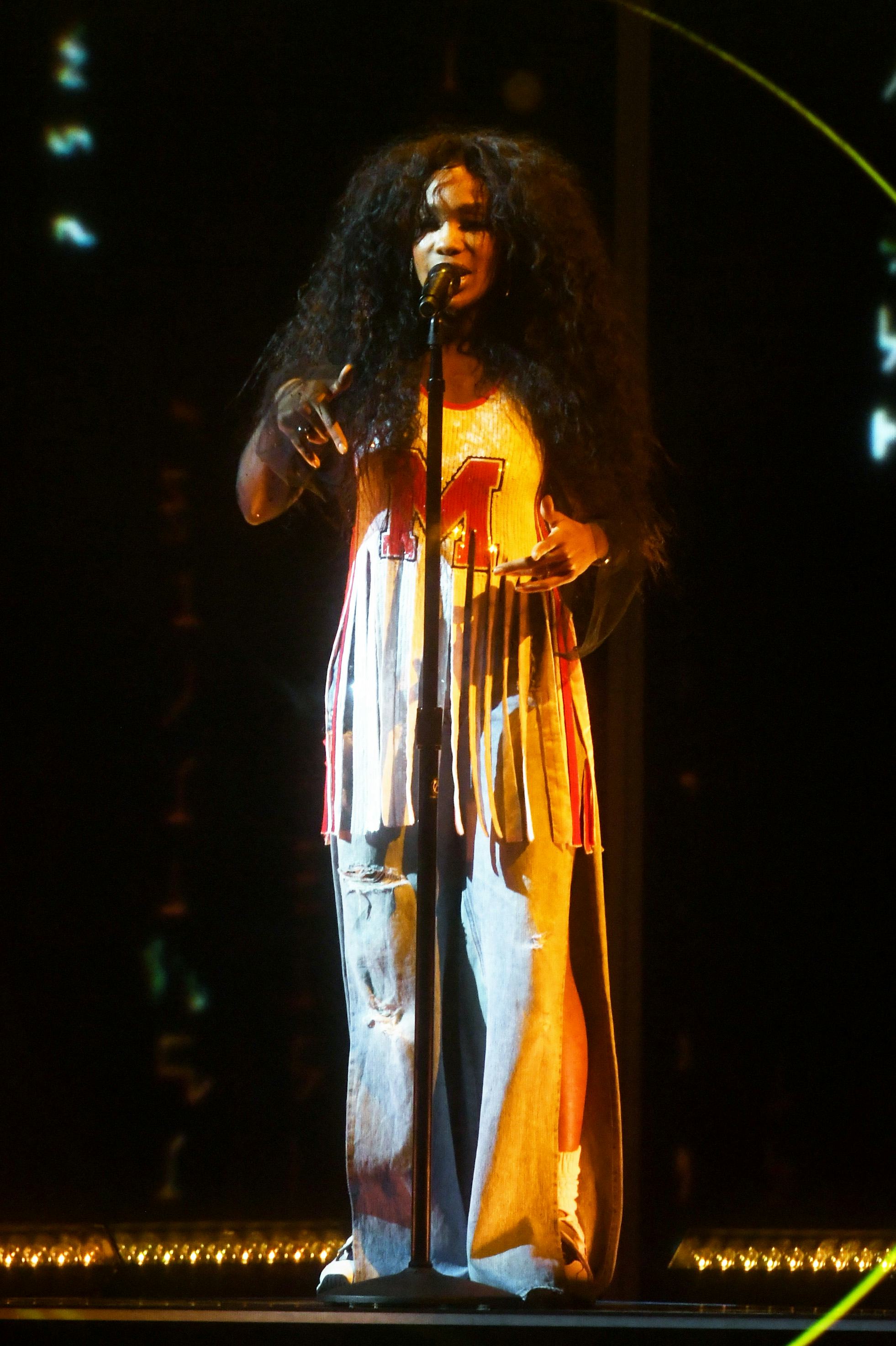 SZA's Jeans At The 2018 Grammys Left Twitter Absolutely Shook