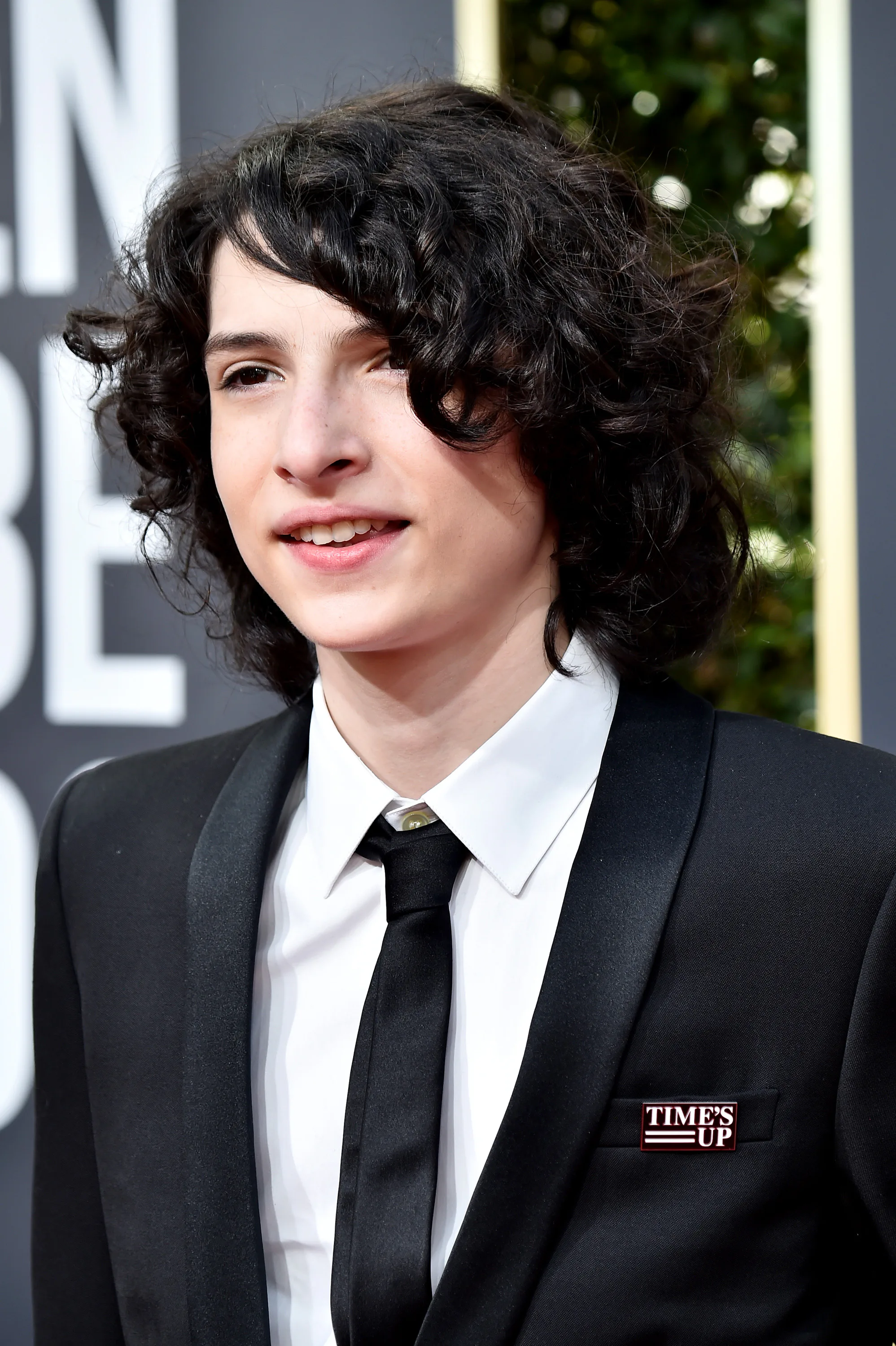 The Cast Of 'Stranger Things' At The 2018 Golden Globes Wore All Black