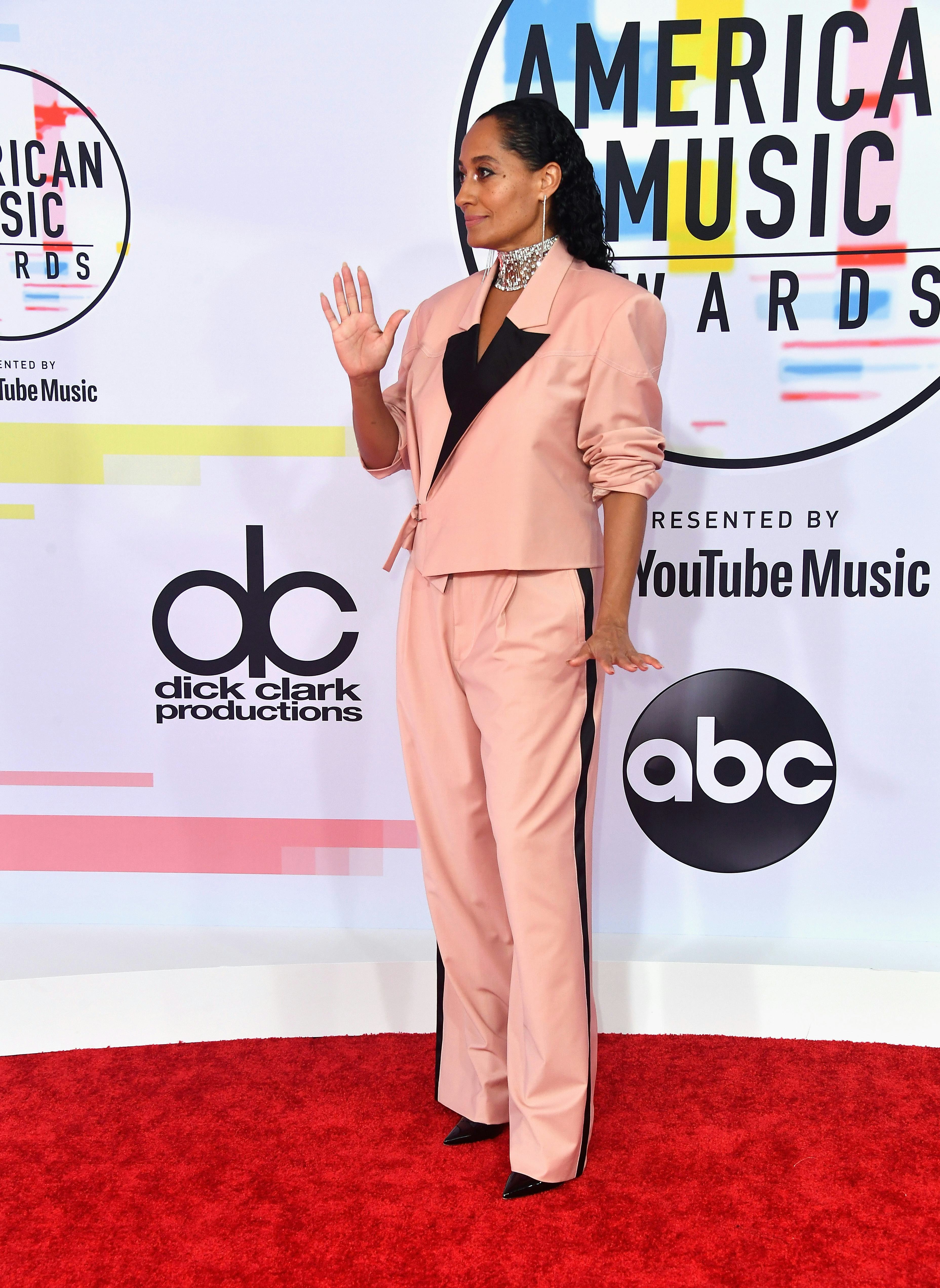 All The Looks At The 2018 AMAs That You Don't Want To Miss — PHOTOS
