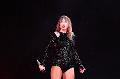 Taylor Swift Fans Are Having The Best Reactions To Spotting Themselves ...