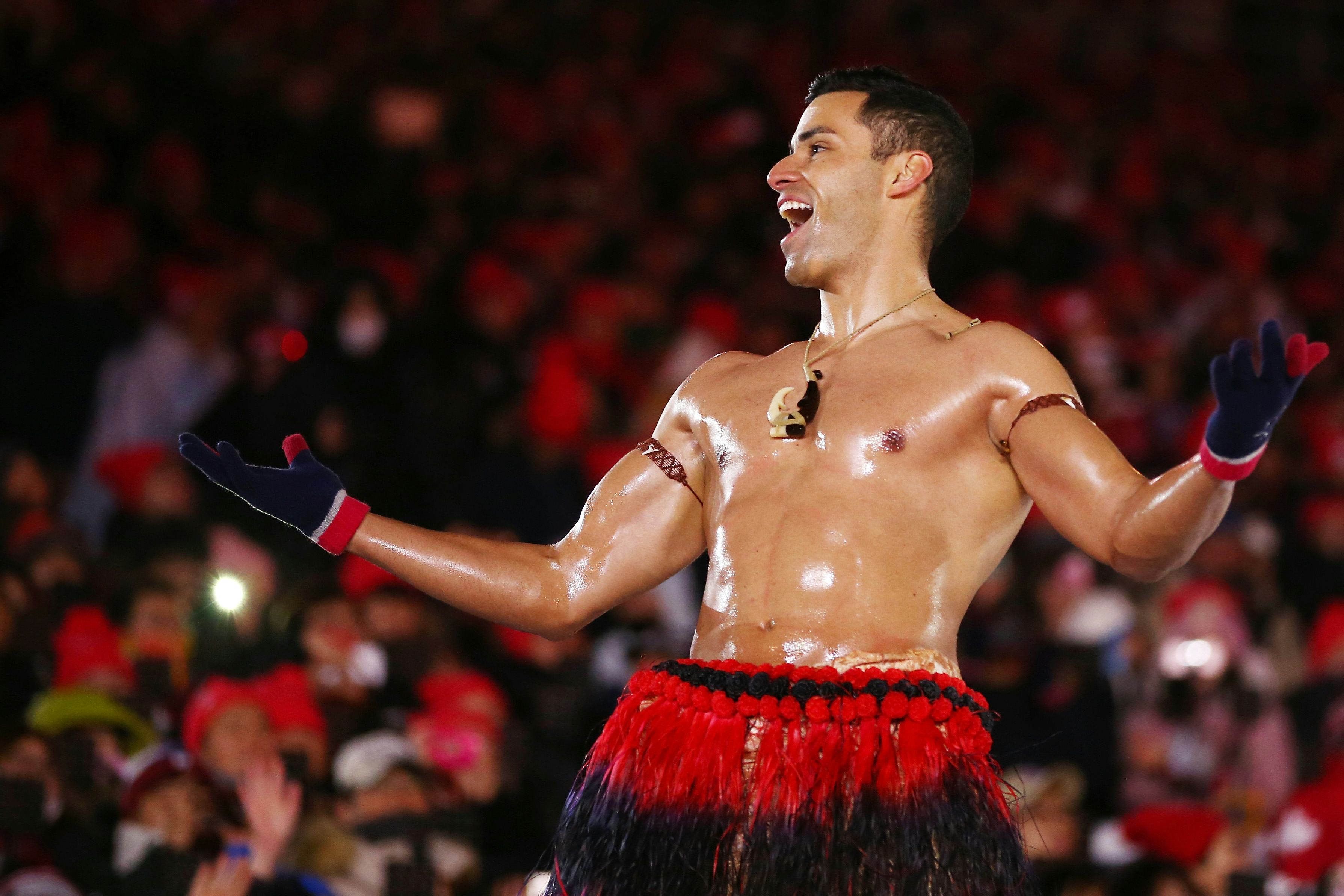 Shirtless Tonga Guy Was Cut From Olympic Closing Ceremony Primetime ...