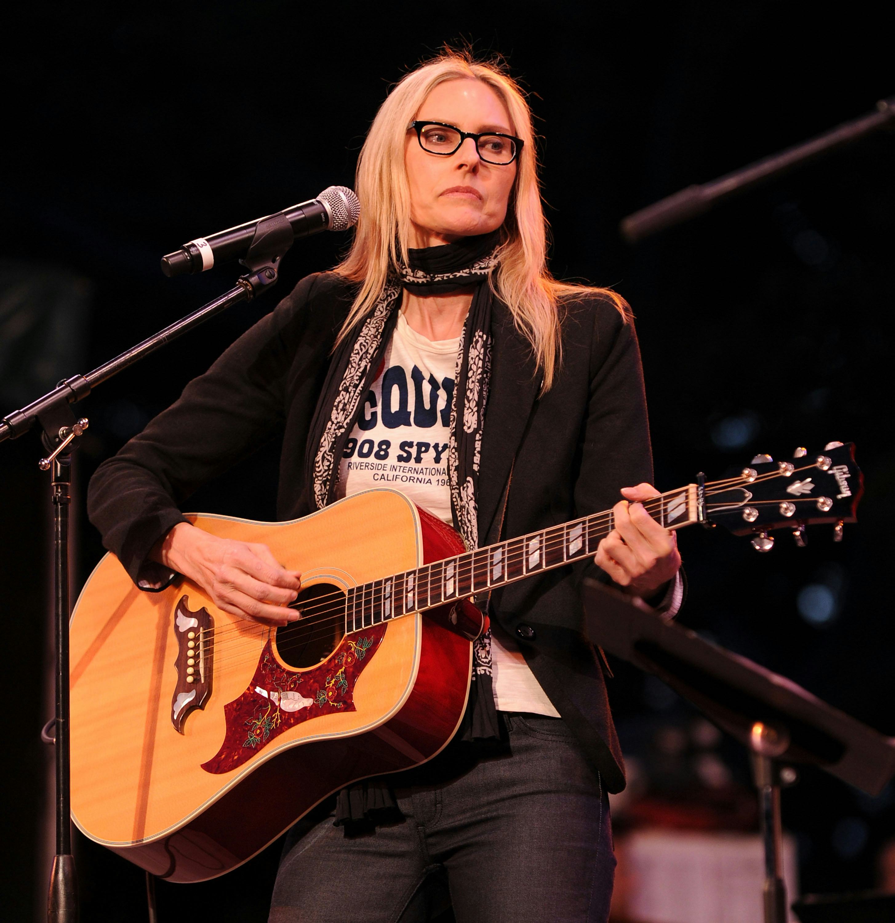 Who Is The Singer On ‘American Crime Story’? Aimee Mann Makes A ...