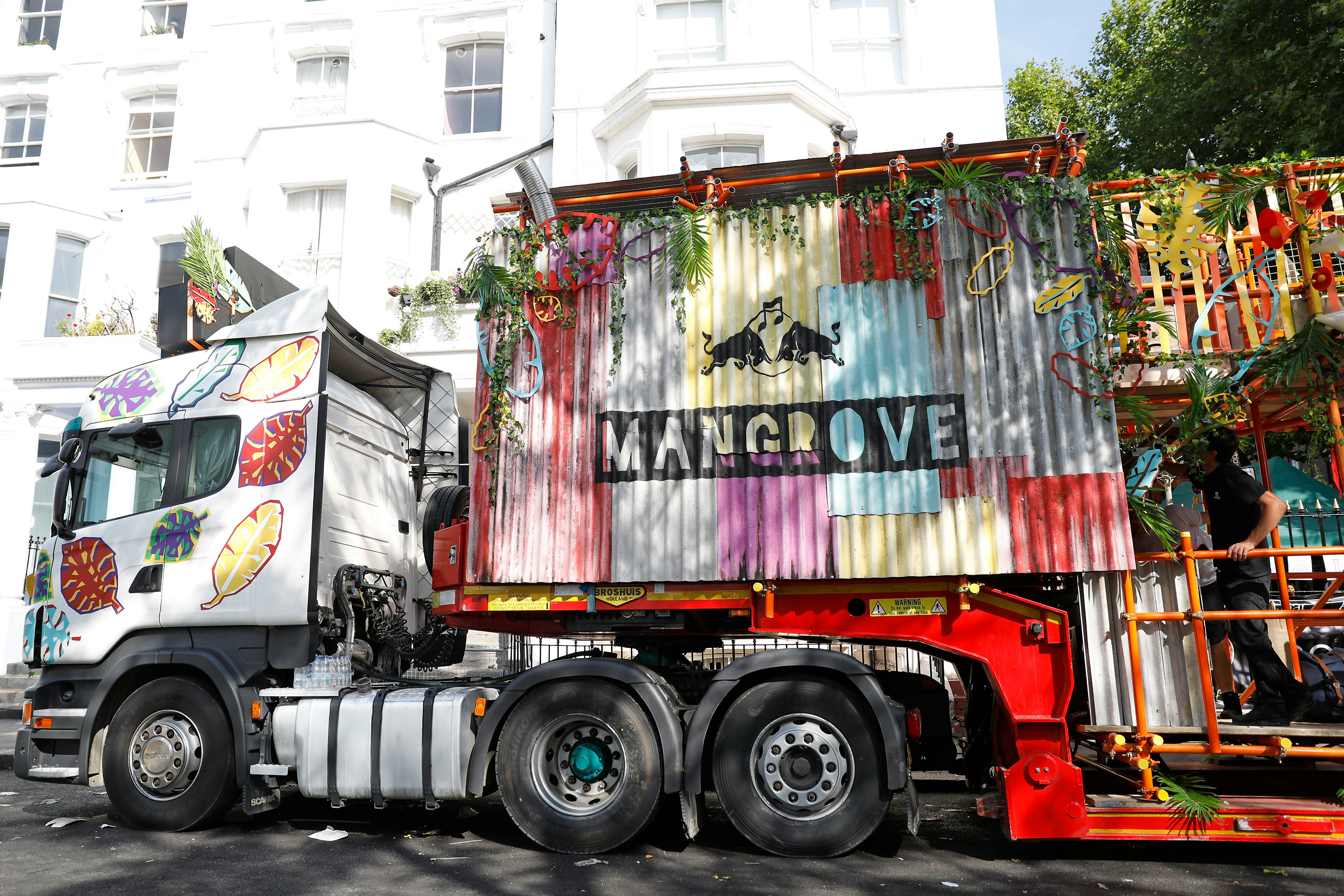 Daniel Kaluuya's Girlfriend Amandla Crichlow Comes From A Family Of ...