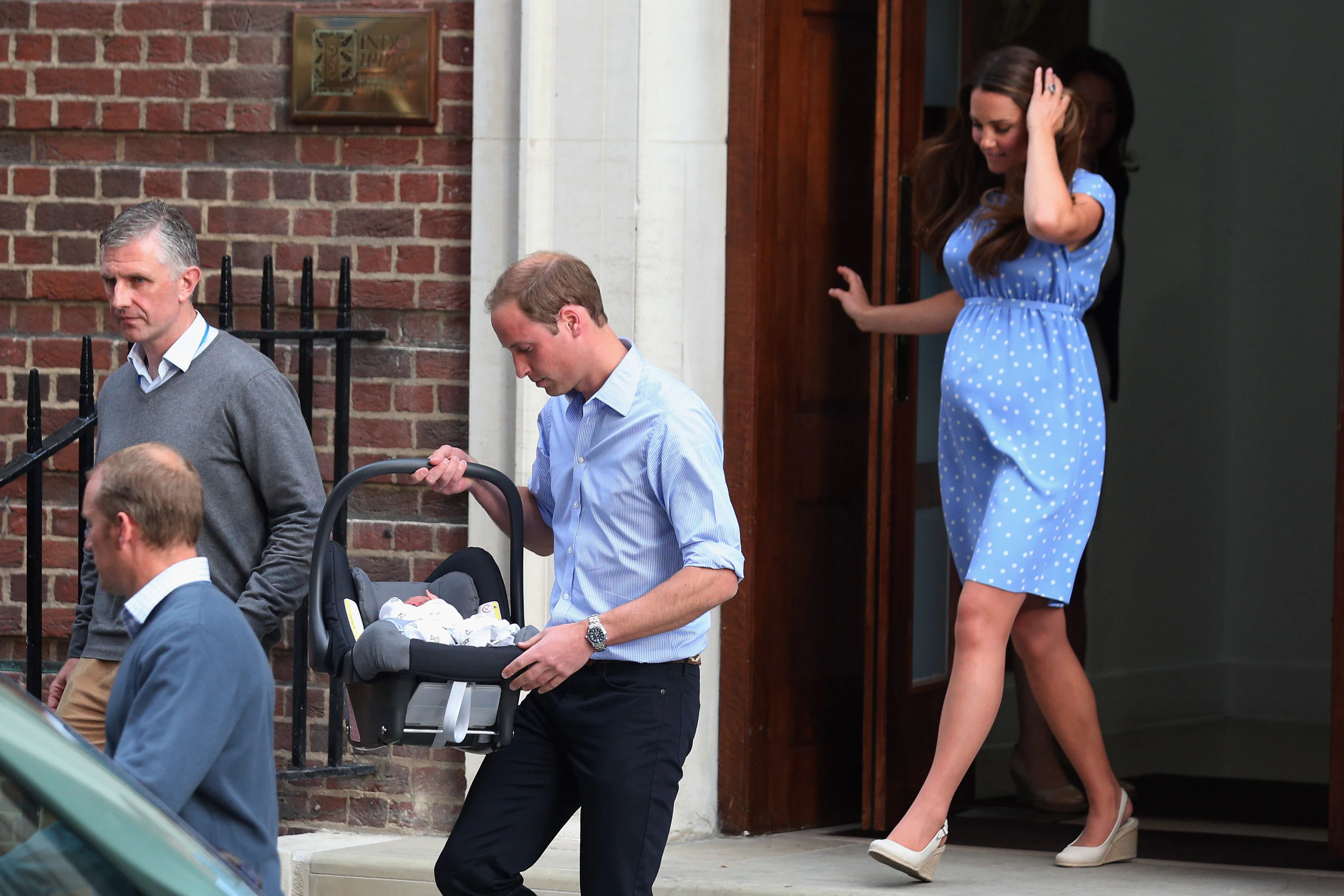 Photos Of Kate Middleton Leaving The Hospital All Three Times Show How ...