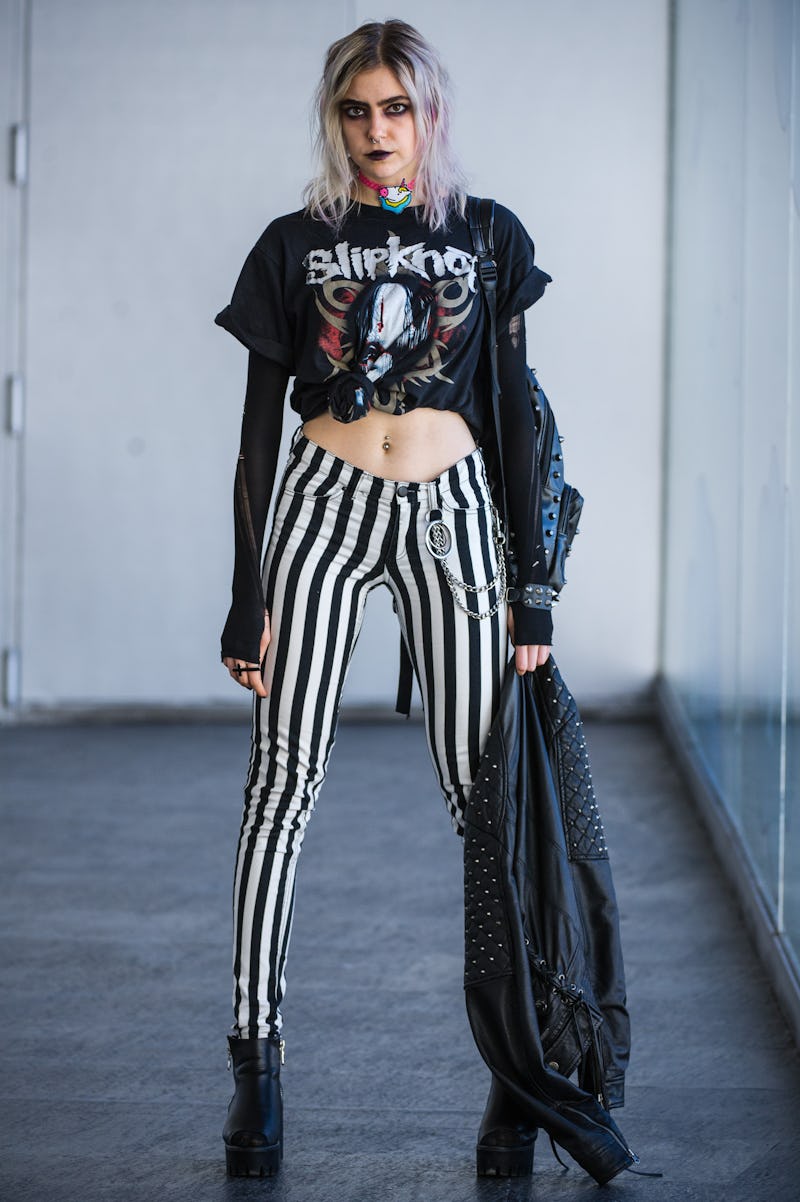 How To Cut A T Shirt So It Goes From Shapeless Blob To Super Sexy ...