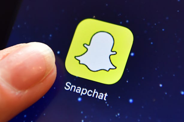 How To Use Flashback Stories On Snapchat So You Can Relive Your ...