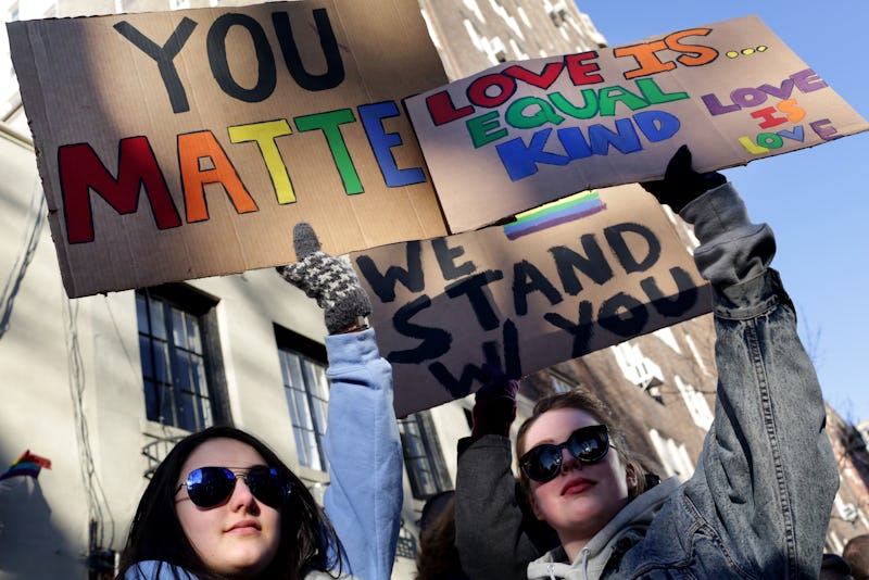 How To Make Protest Signs That Will Have The Maximum Amount Of Impact