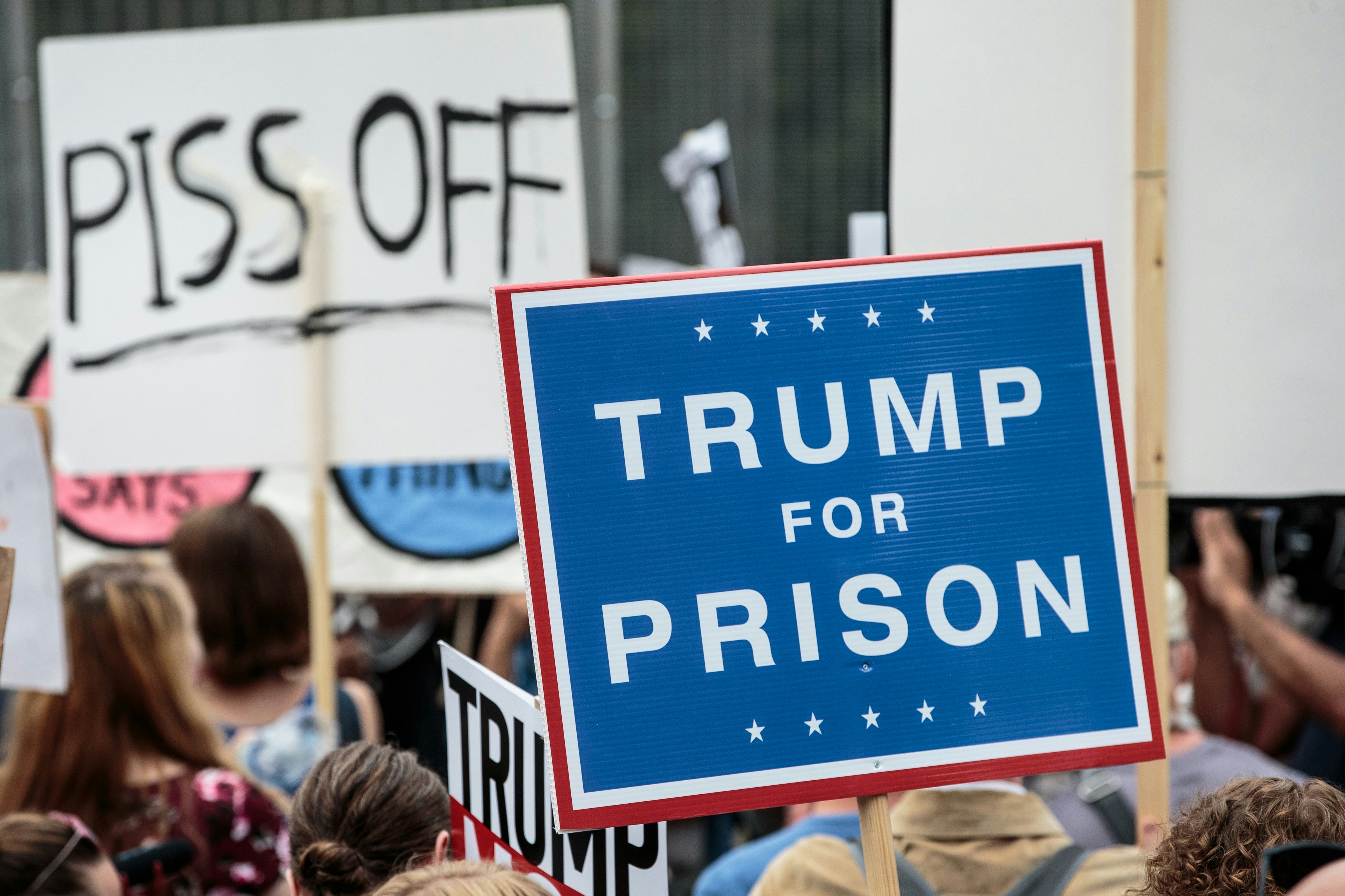 These London Trump Protest Signs Speak Volumes About How The Brits ...