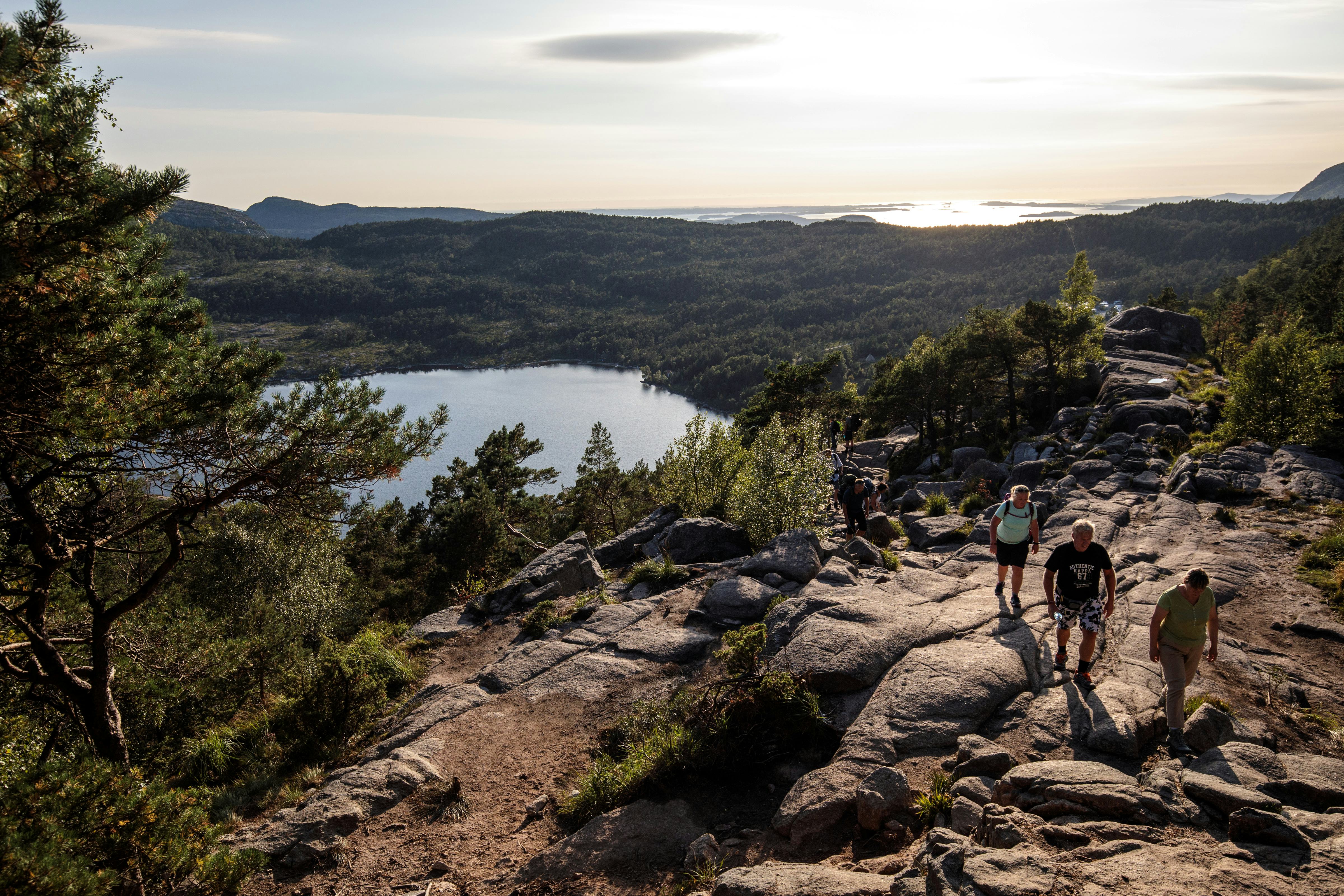 9 Prettiest Hiking Trails Around The World That Should Be On Your ...