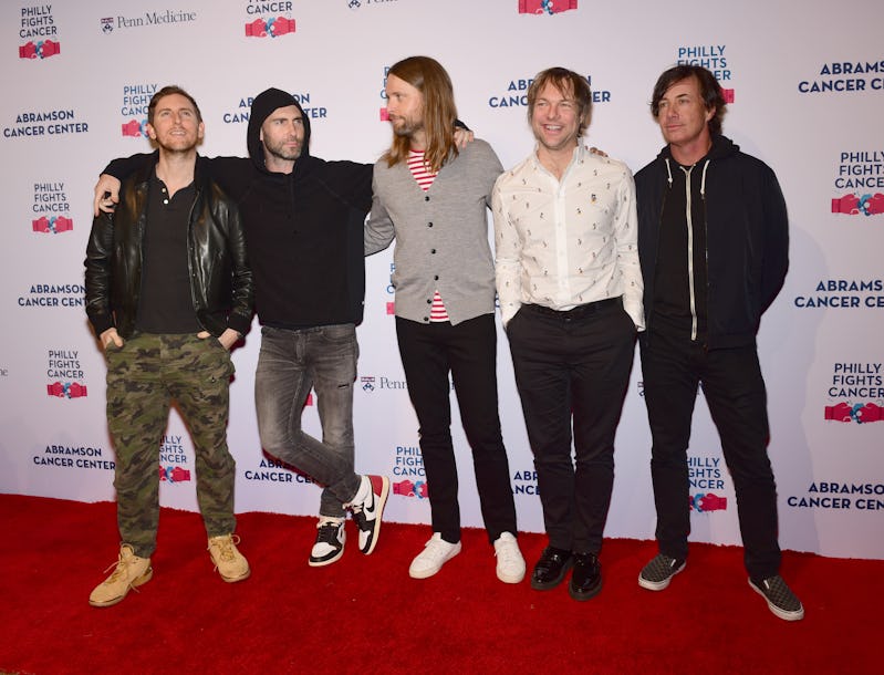 How Many People Are In Maroon 5? Adam Levine & His Bandmates Have Been ...