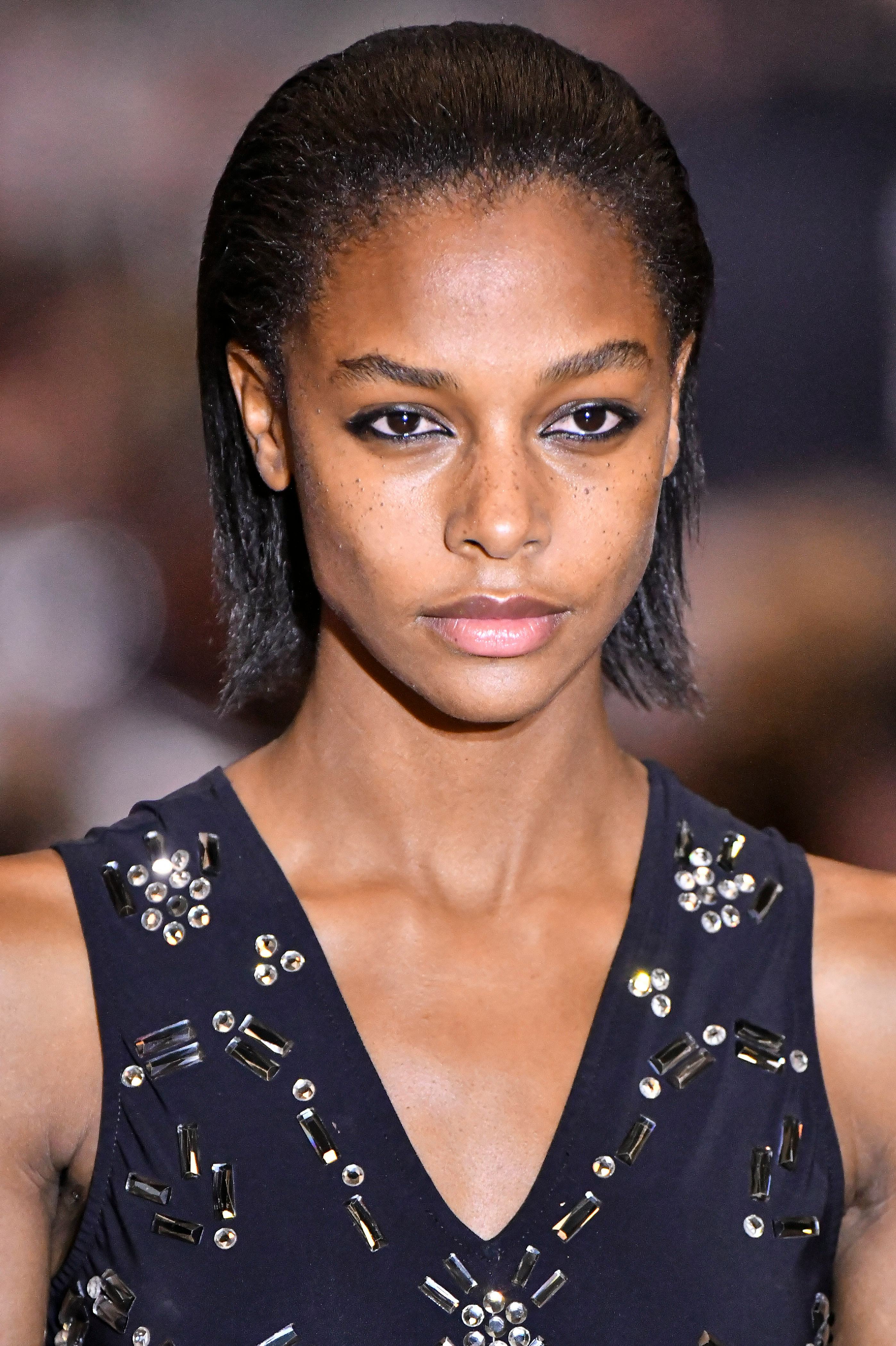 11 Natural Hairstyles For Fall, Plucked Straight From The Spring 2020 ...