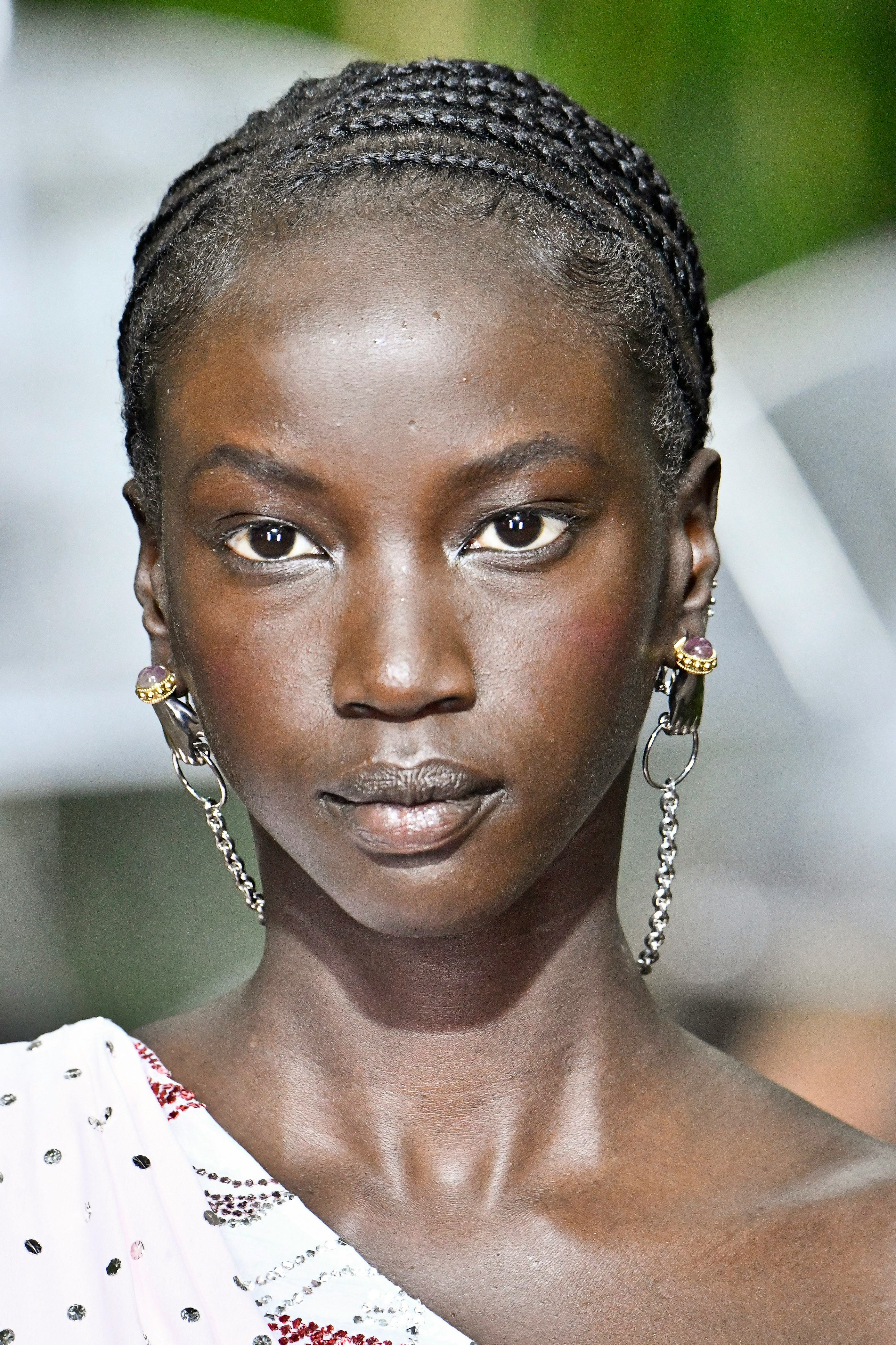 11 Natural Hairstyles For Fall, Plucked Straight From The Spring 2020 ...